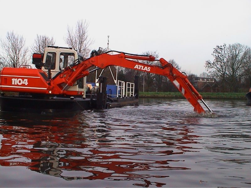FLOATING EXCAVATOR - DE Klop BV | De Hollandsche IJssel