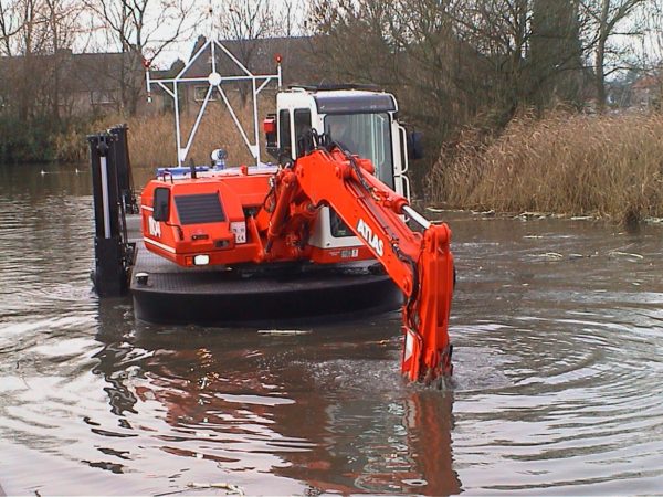 FLOATING EXCAVATOR - DE Klop BV | De Hollandsche IJssel