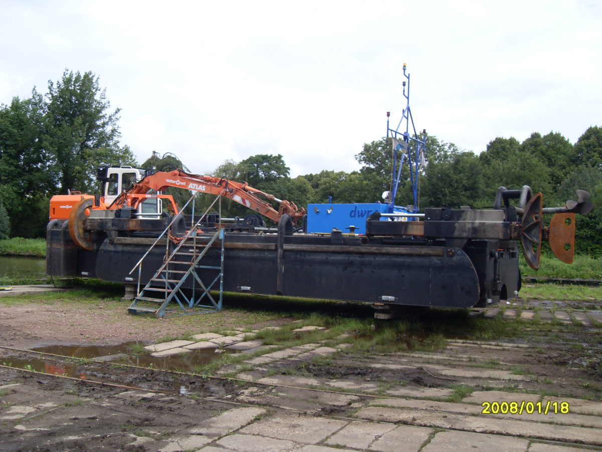 FLOATING EXCAVATOR - DE Klop BV | De Hollandsche IJssel